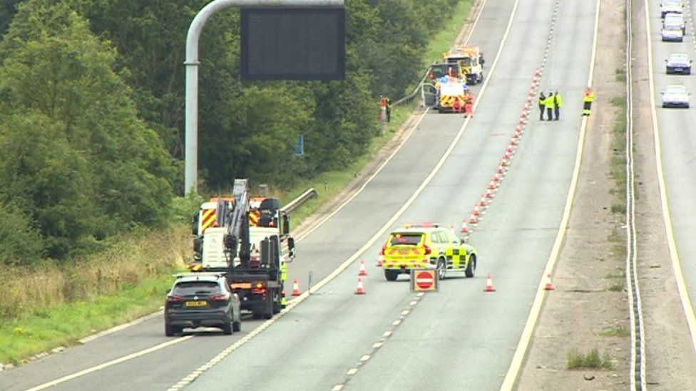 M32 fatal crash: Tenisha Cooper's family pays tribute - BBC News