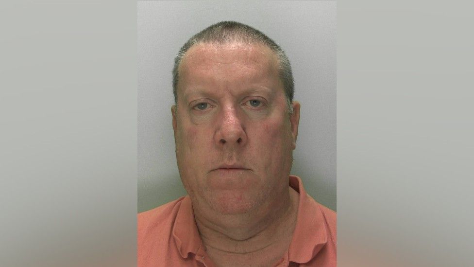 Man sentenced after Cotswold pub punch death - BBC News