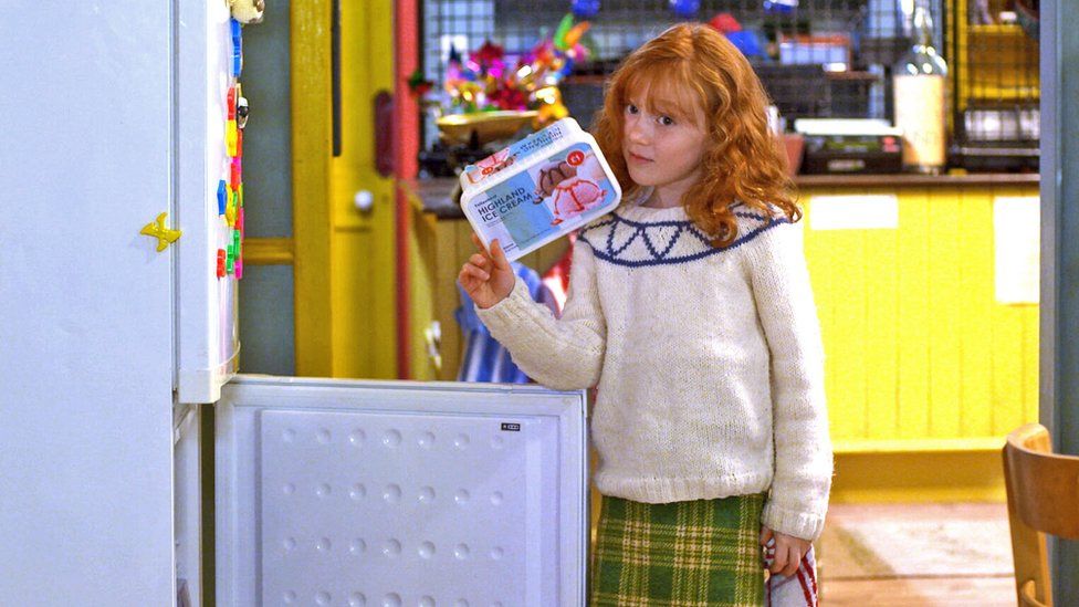 All roads lead to Wigtown for annual book festival - BBC News