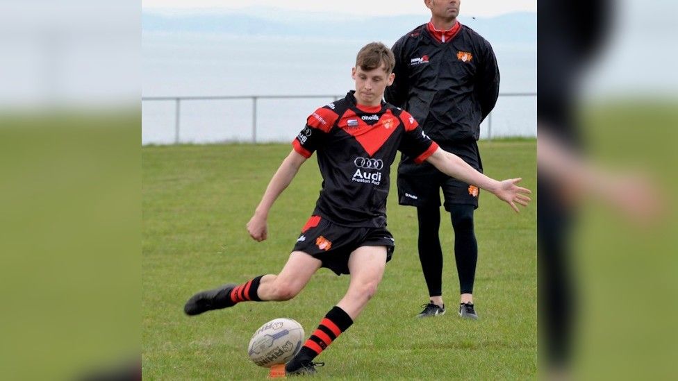 Rugby player Cameron Taylor remembered with pitchside bench - BBC News