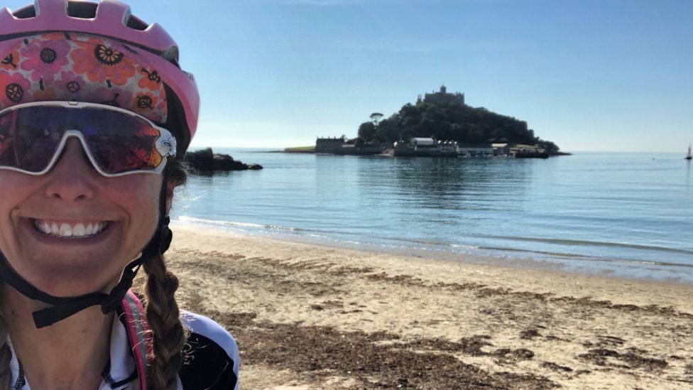 Mel Nicholls: Paralympian completes handcycle journey around UK - BBC News