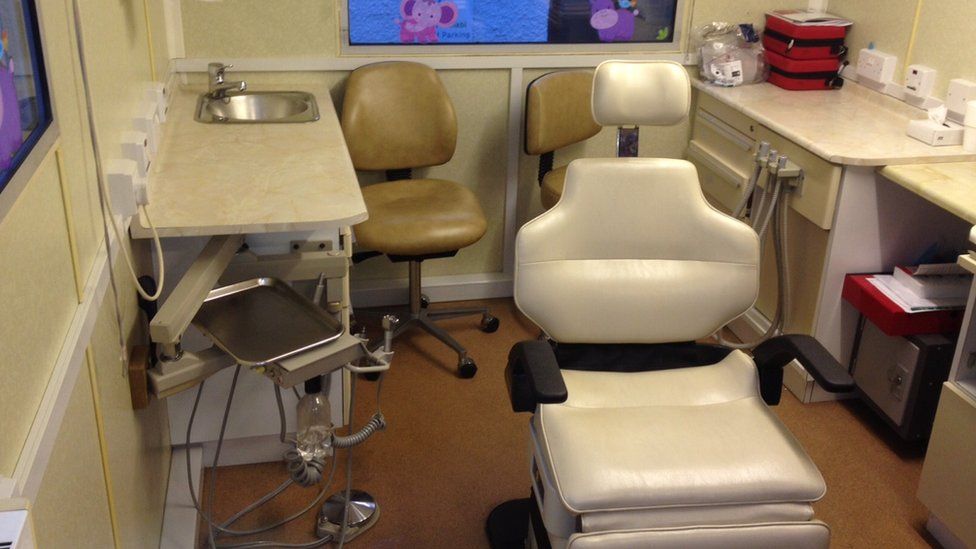Machynlleth patients offered dental treatment at mobile surgery - BBC News