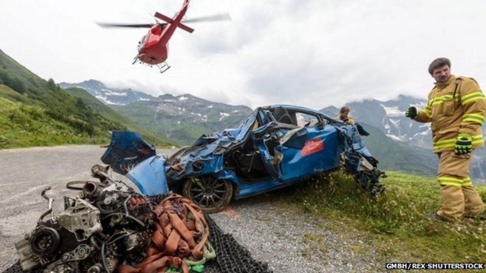 Two Britons die in Austria mountain road car crash - BBC News