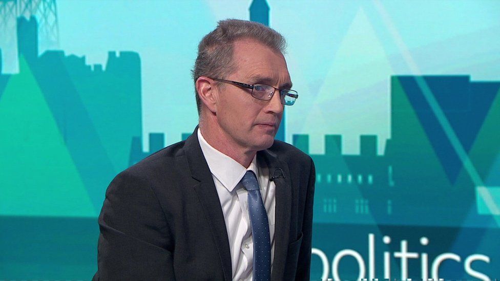 Gweinidog: 'Dylai Llywodraeth y DU ymyrryd yn S4C' - BBC Cymru Fyw