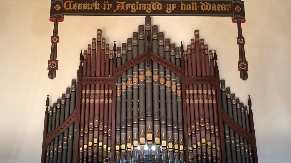 Adfer organ Soar Merthyr 'i'w holl ogoniant' - BBC Cymru Fyw