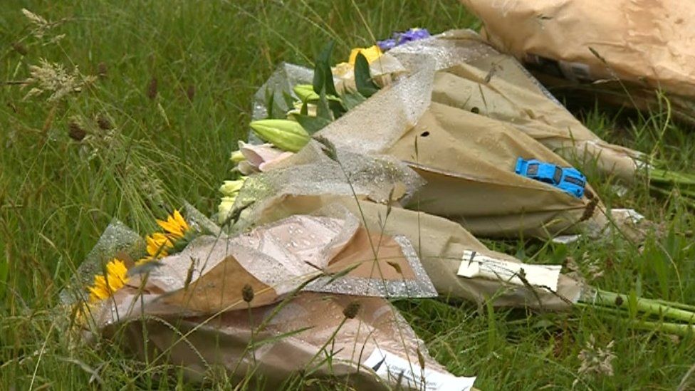 Shirley death: Murder arrests after boy, 6, dies - BBC News