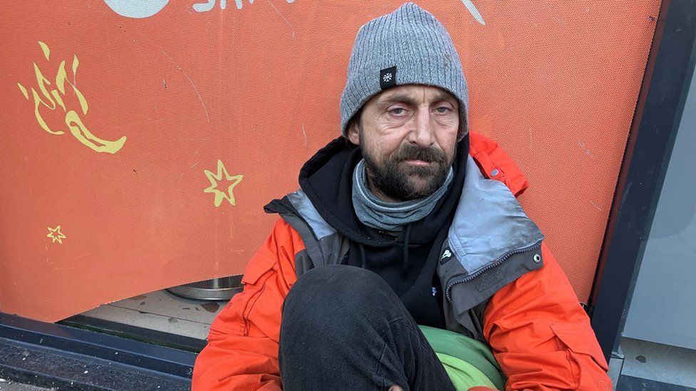 Cardiff's homeless community grieving death of friend - BBC News