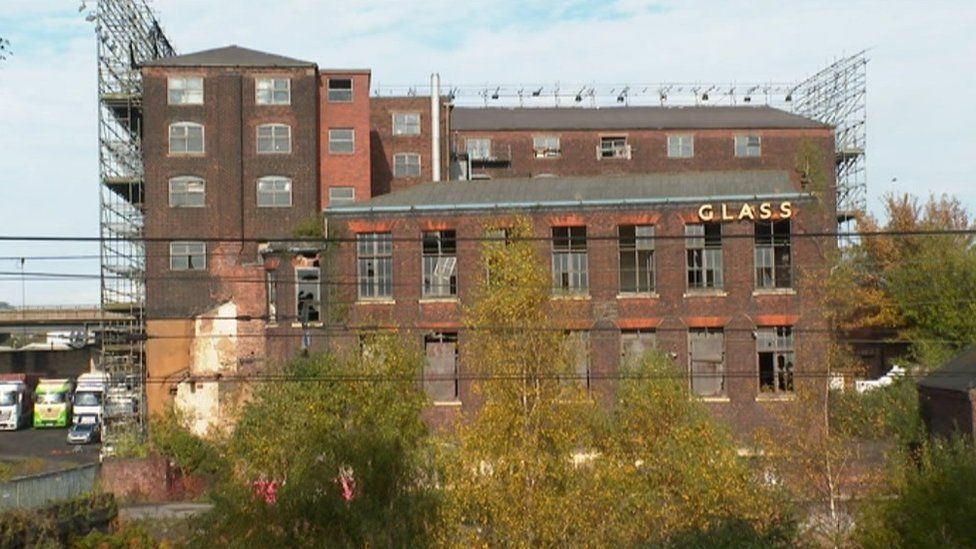Smethwick glassworks: Celebration to mark 200th birthday - BBC News