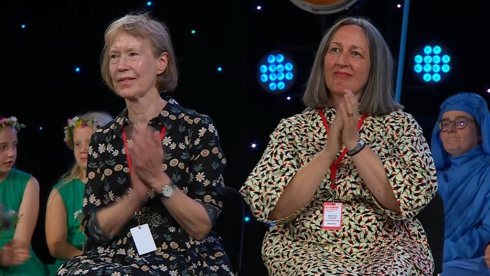 Rhys Iorwerth yn ennill Coron yr Eisteddfod Genedlaethol - BBC Cymru Fyw