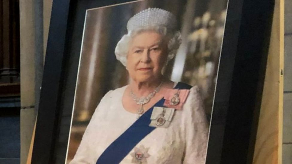 Queen Elizabeth II: People in Cornwall pay respects to 'true ...