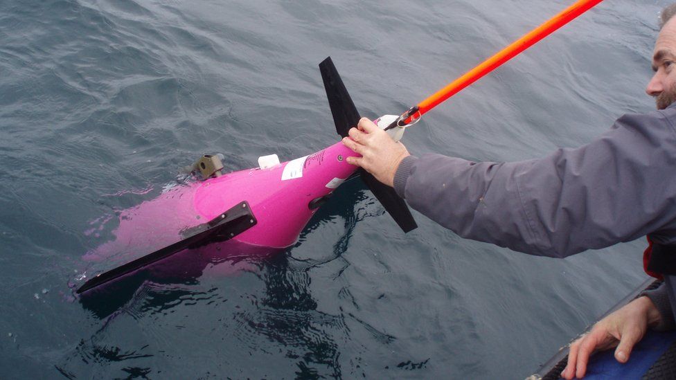Large-scale deployment of robots in sea off Scotland - BBC News