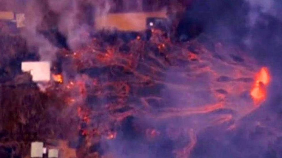 'Don't toast marshmallows on Hawaii volcano' says US government - BBC News