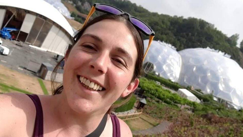 Lorraine Cox: Father of murdered woman wants CCTV control room - BBC News