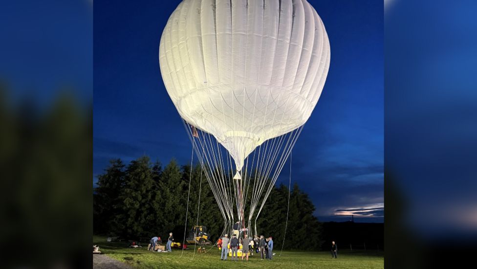 Attempt to fly hydrogen balloon over Atlantic abandoned - BBC News