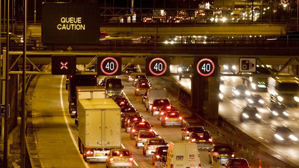 M42 in Birmingham to close at weekend for bridge work - BBC News