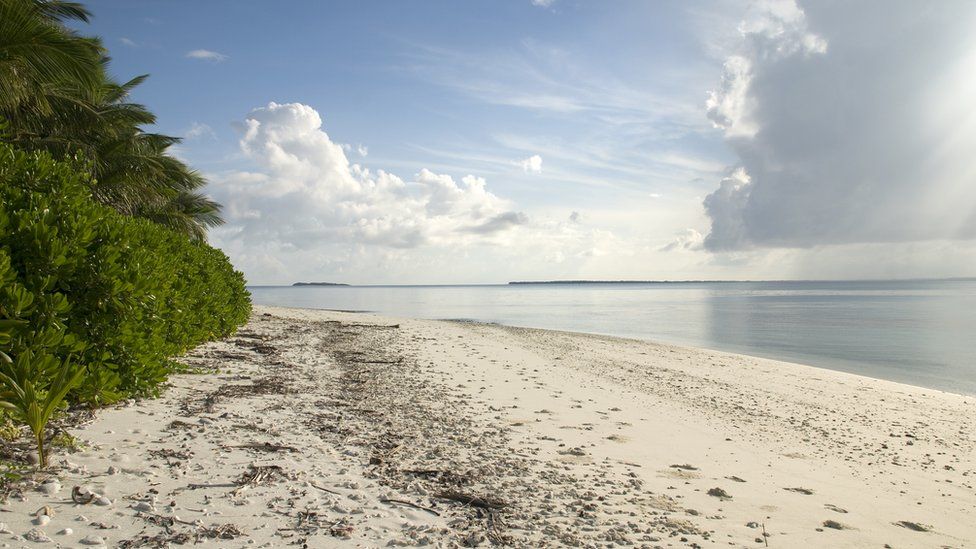 Why is everybody talking about the Chagos Islands? - BBC Newsround