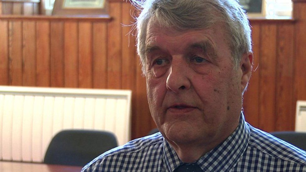 Cyflwyno cynllun 'cryno' ar gyfer gorsaf Wylfa Newydd - BBC Cymru Fyw