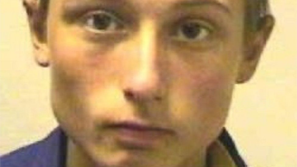 Phillip Harris disappearance: Police release new images - BBC News