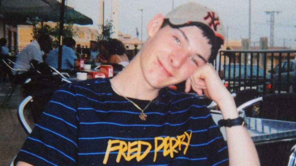 James Fenton: Family search 'could have saved patient' - BBC News