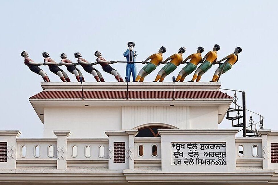 Indian state where a plane on the roof is normal - BBC News