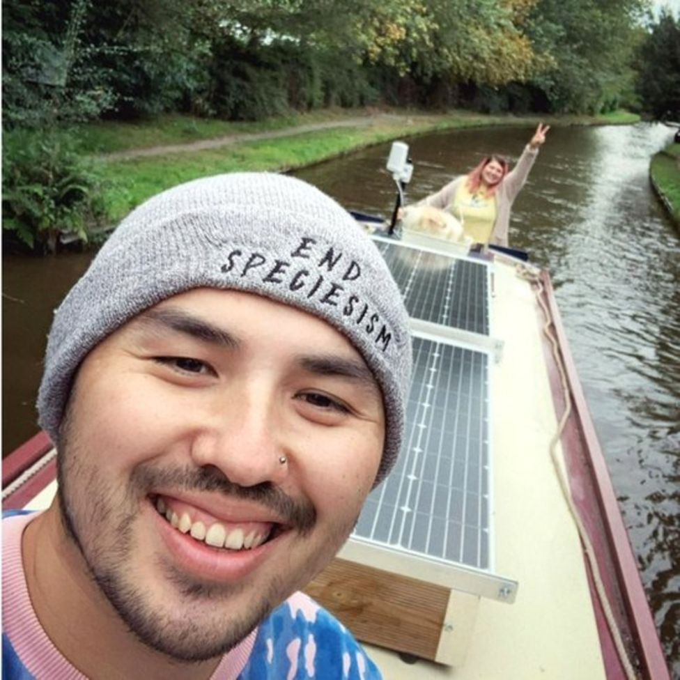 Can narrowboat owners break up with fossil fuels? - BBC News