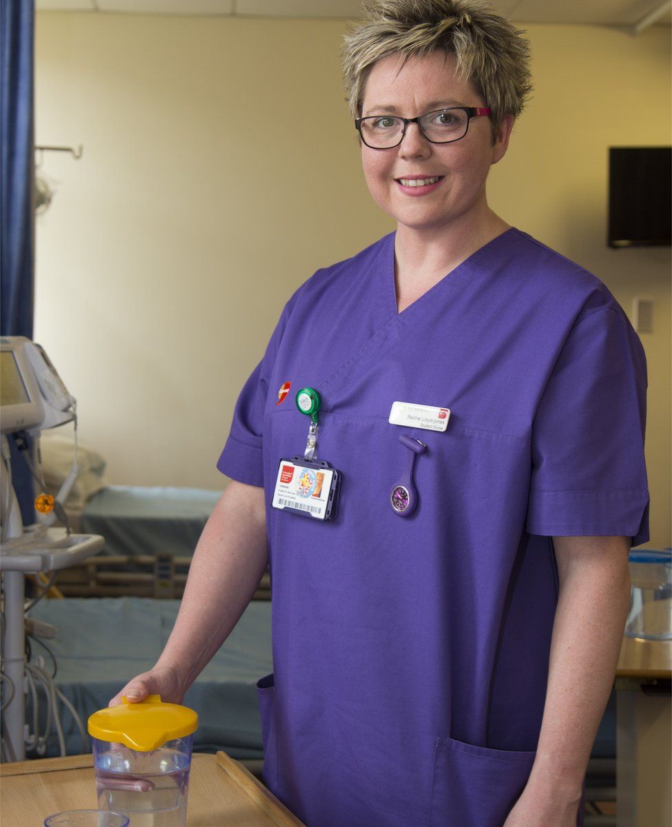 Nurses' yellow jug lid plan to aid patient hydration - BBC News