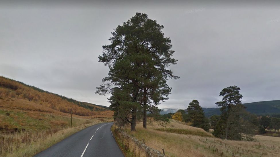 Driver killed in A701 crash at Tweedsmuir - BBC News