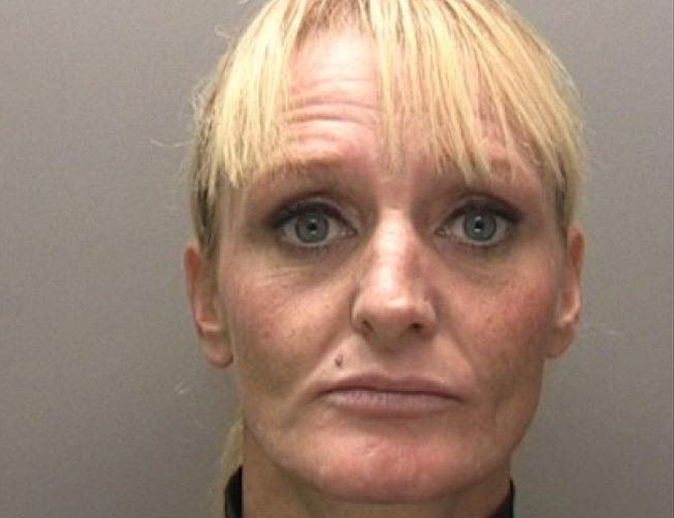 Kelly Buckingham search: £1,000 reward offered - BBC News