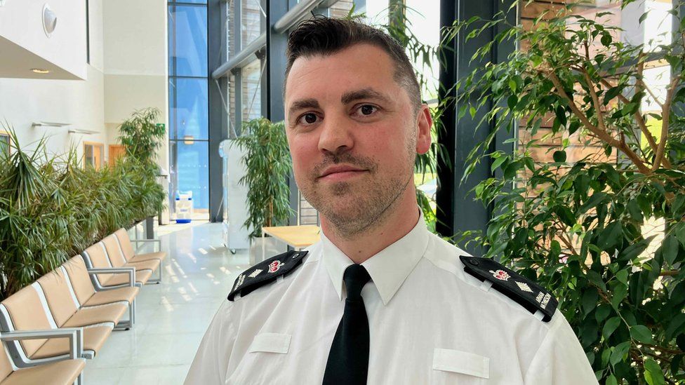 Gloucester cheese rolling to go ahead despite safety fears - BBC News