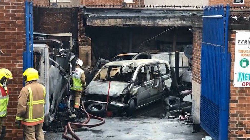 Residents flee Wallsend tyre yard blaze - BBC News