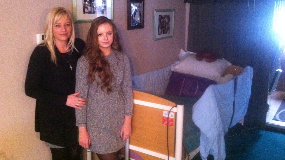 Attacked football fan Simon Dobbin's wife criticises case - BBC News