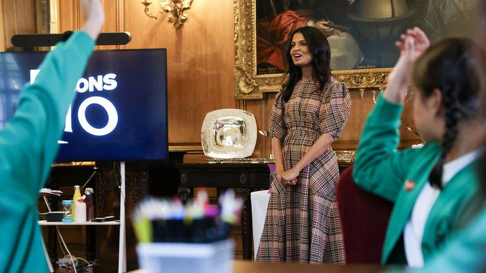 Inside Number 10 Downing Street - BBC Newsround