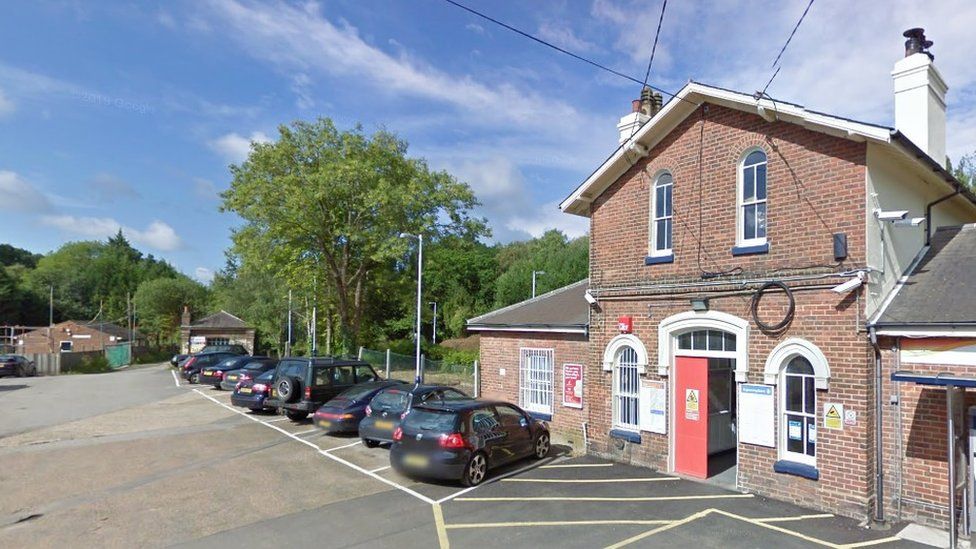 Woman threatened by knifeman in Witley station carjacking - BBC News