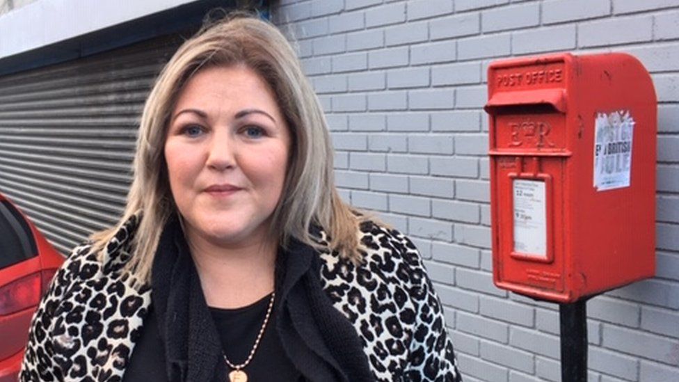 Ex-sub postmistress 'wrongly had to repay £16k' - BBC News