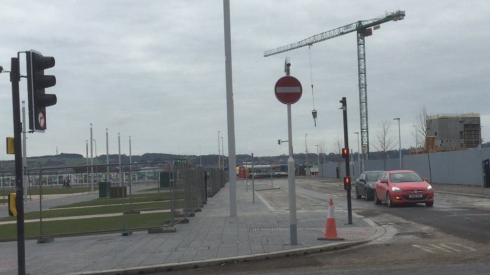 Dundee Waterfront routes launch 'breathes new life' into area - BBC News