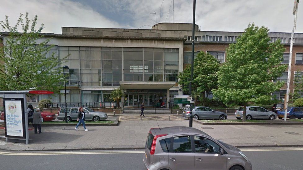 Haringey Council criticised over girl's suicide - BBC News