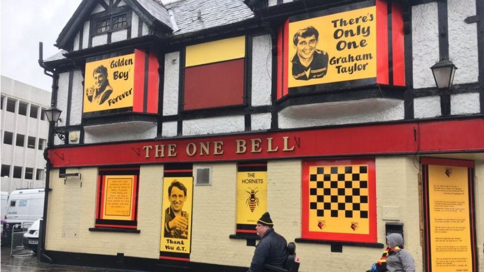 Graham Taylor statue unveiled at Watford FC's ground - BBC News
