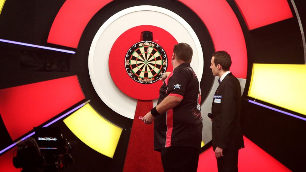 Paul Lim's nine-dart finish at Lakeside revisited 25 years on - BBC Sport