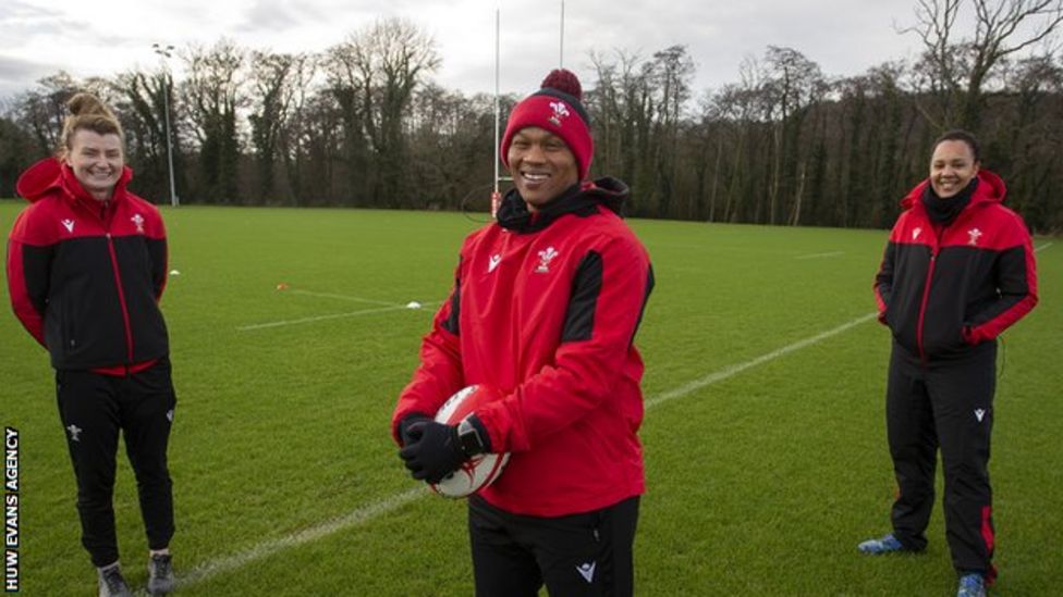 Wales Women: Warren Abrahams says cohesion is ultimate goal - BBC Sport