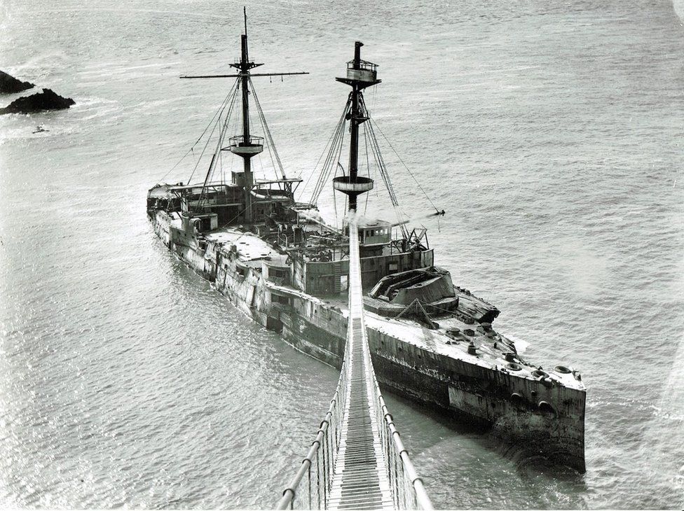 Wounded veterans explore 1906 shipwreck off north Devon coast - BBC News