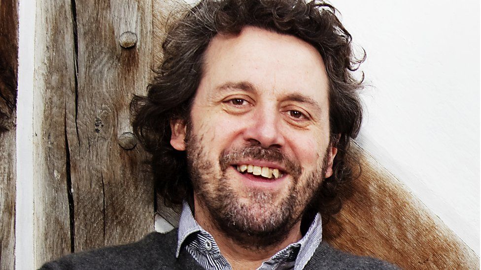 Globe puts Shakespeare shorts on big screens - BBC News