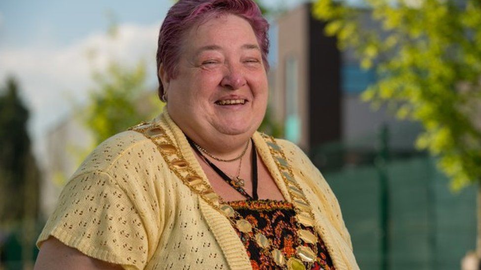 Tributes paid to Telford councillor Jackie Loveridge - BBC News