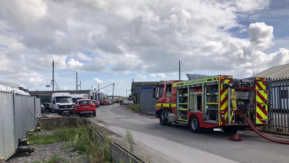 Industrial fire sends smoke plume over Bridgwater - BBC News