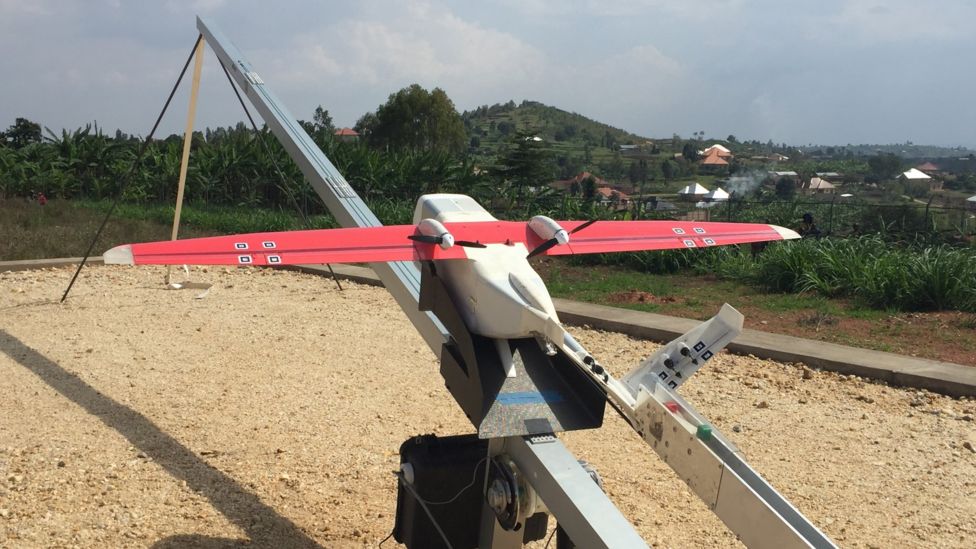 Amazon files patent for flying warehouse - BBC News