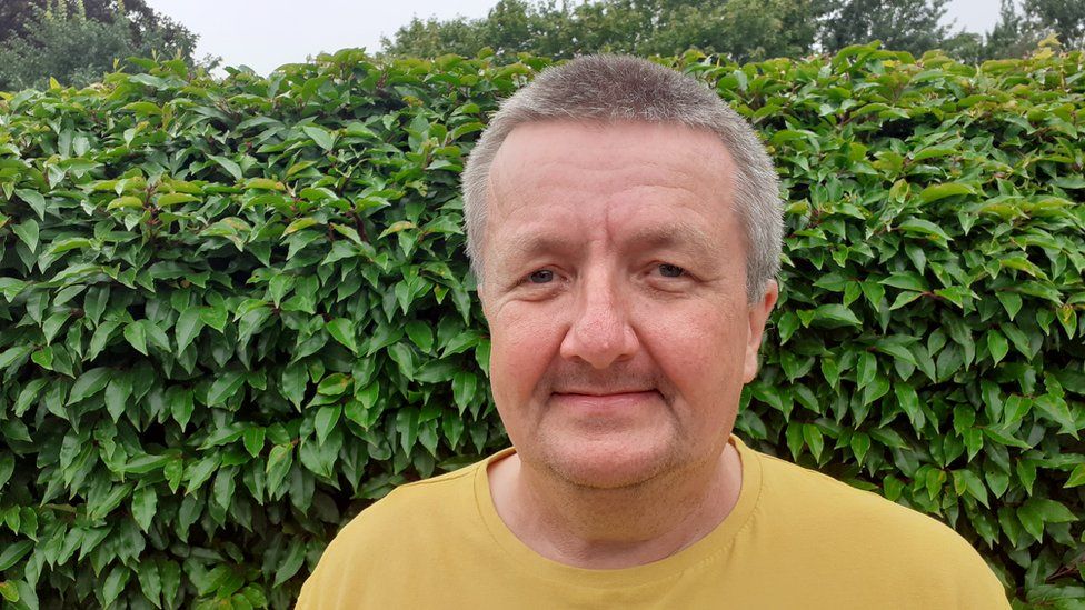 Jobs: Demand for workers picks up in early August - BBC News