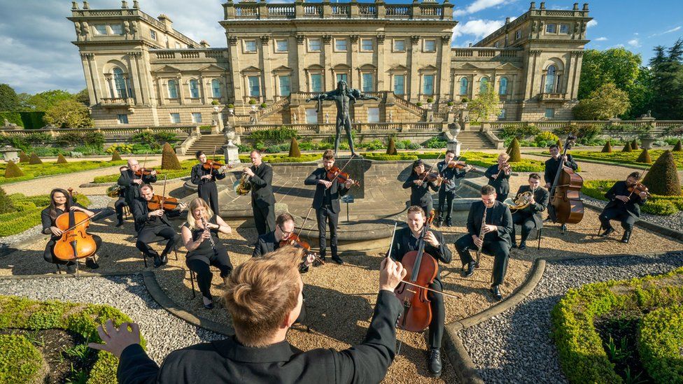 Yorkshire Symphony Orchestra to help pandemic-hit musicians - BBC News