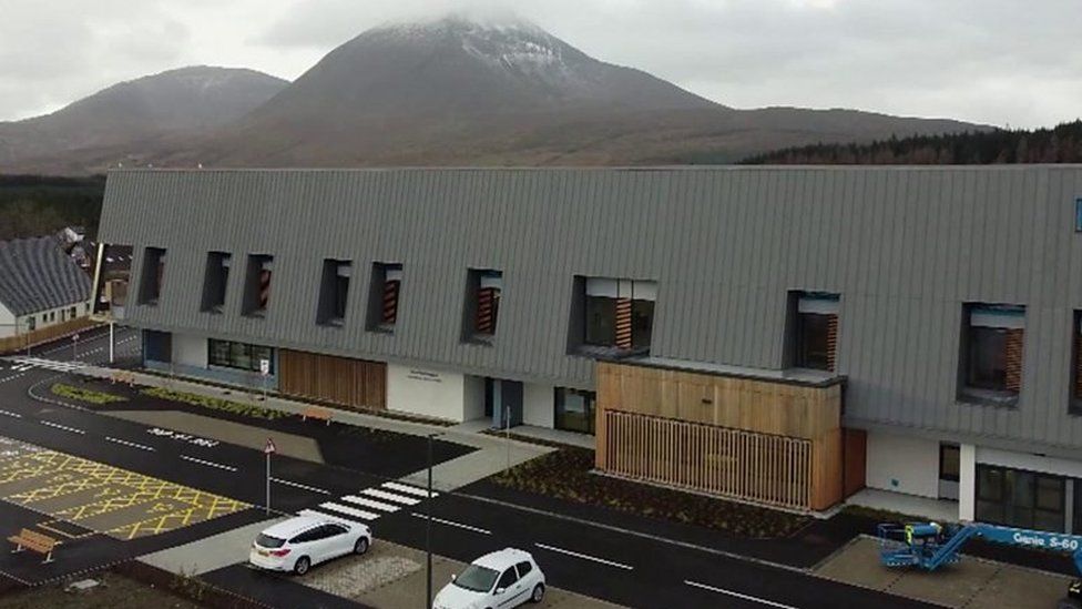 Skye's new Broadford Hospital officially opened - BBC News