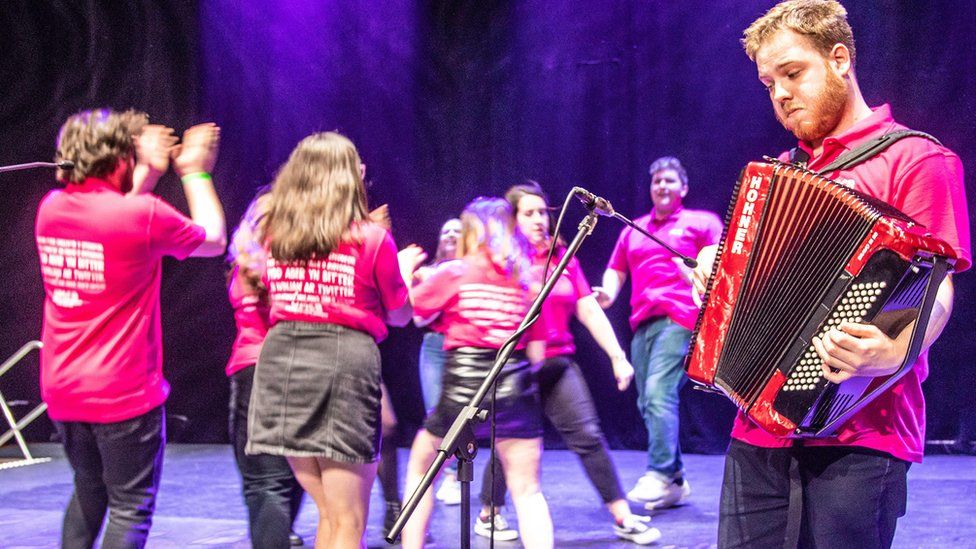 Oriel luniau: Eisteddfod Ryng-golegol 2020 - BBC Cymru Fyw