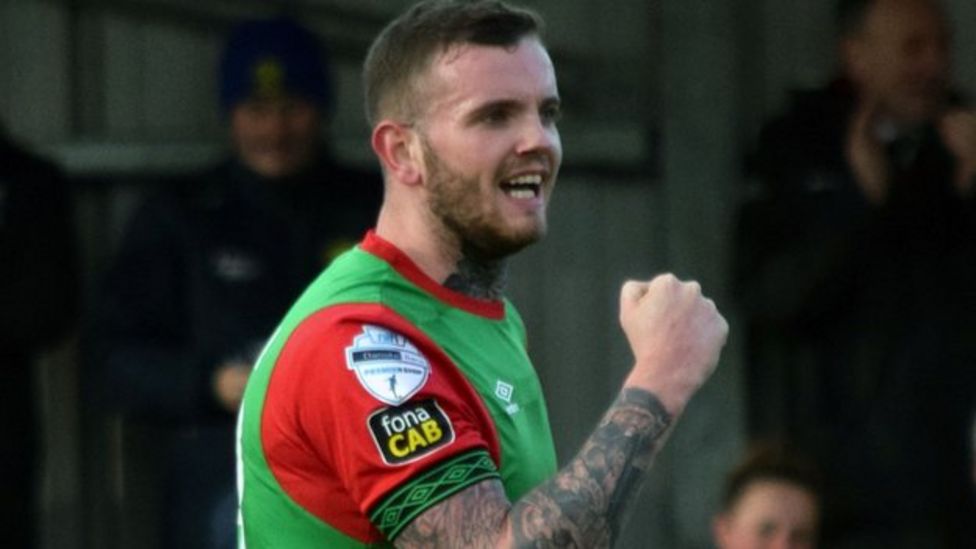 Darren Murray: Glentoran striker agrees loan deal with Carrick Rangers ...