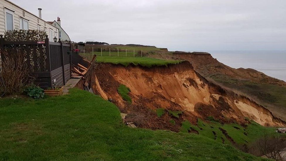 Trimingham landslide: Caravans on precarious cliff edge - BBC News
